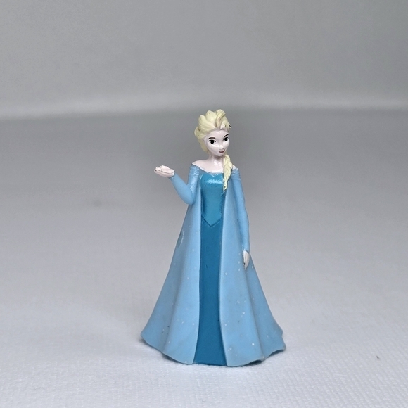Disney | Toys | Disney Frozen Elsa 2 Action Figure Doll | Poshmark